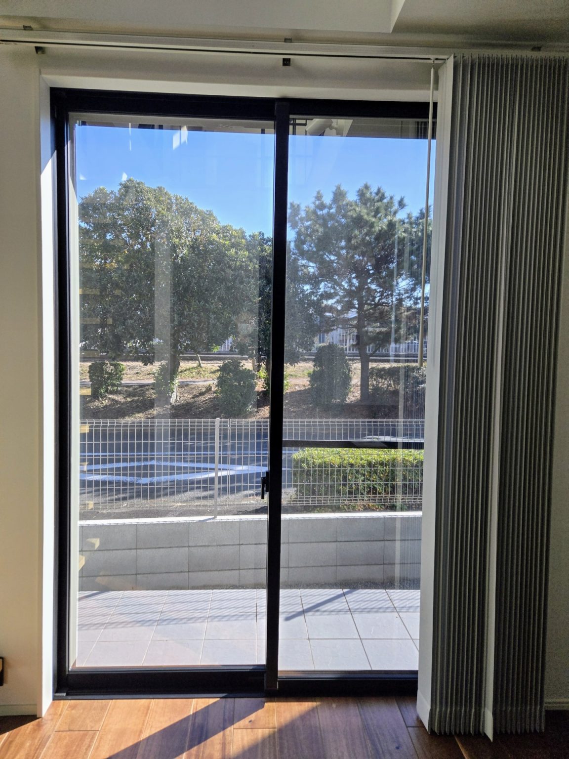 グラフィルRSP-35ミラーフィルム施工事例 ガラスフィルム施工 藤沢市 - ガラスフィルムドットコム-窓ガラスフィルム施工:東京・神奈川 ...